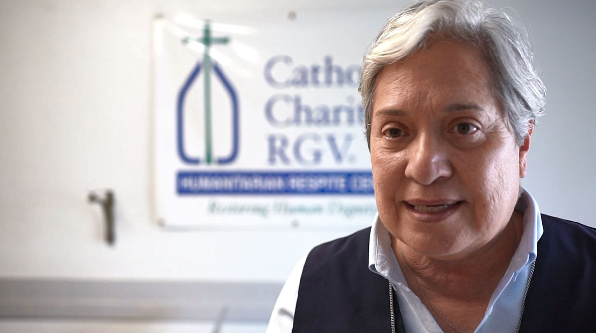 Norma Pimentel reacciona a salida de migrantes con COVID-19 durante su ...