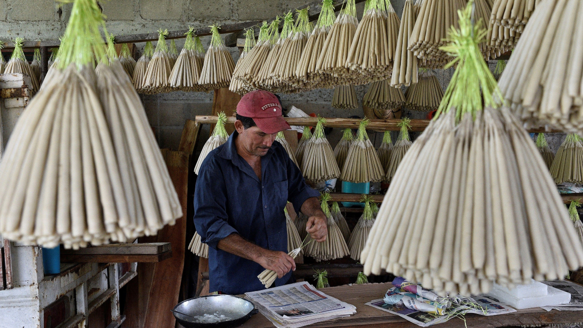 Velas de cebo, una tradición que guía a las ánimas – Telemundo McAllen (40)