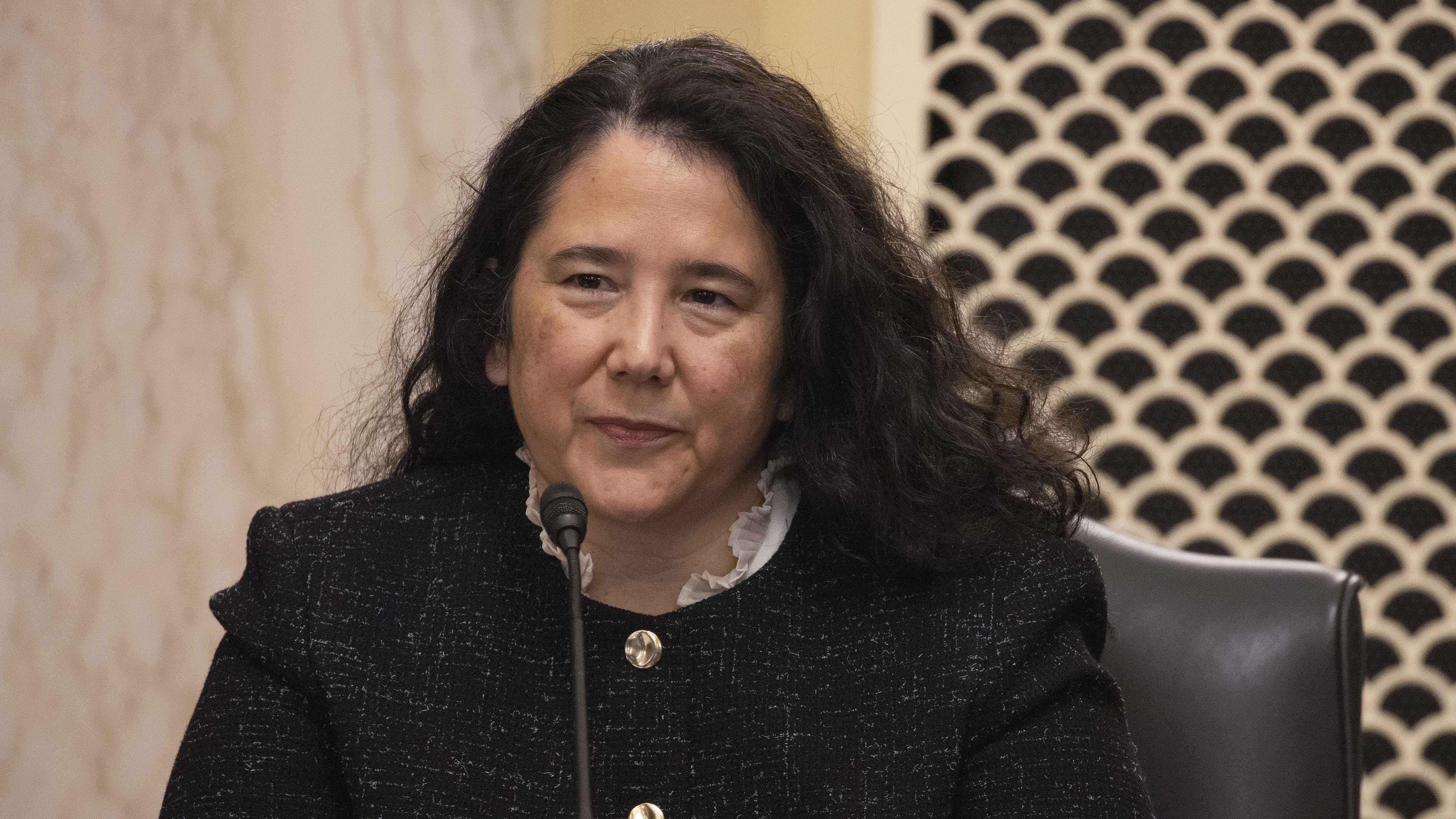 Confirman a la hispana Isabel Guzmán como directora de la SBA ...