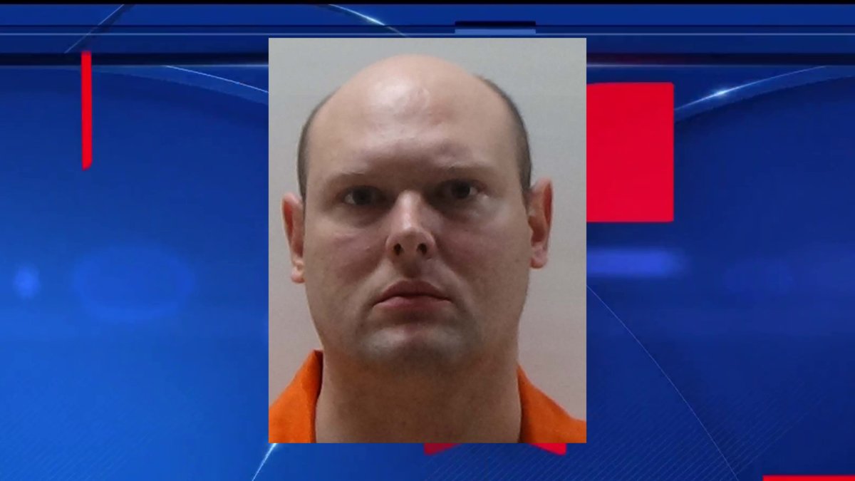 Reo enfrenta cargo por presuntamente arrojar fluidos corporales a ...