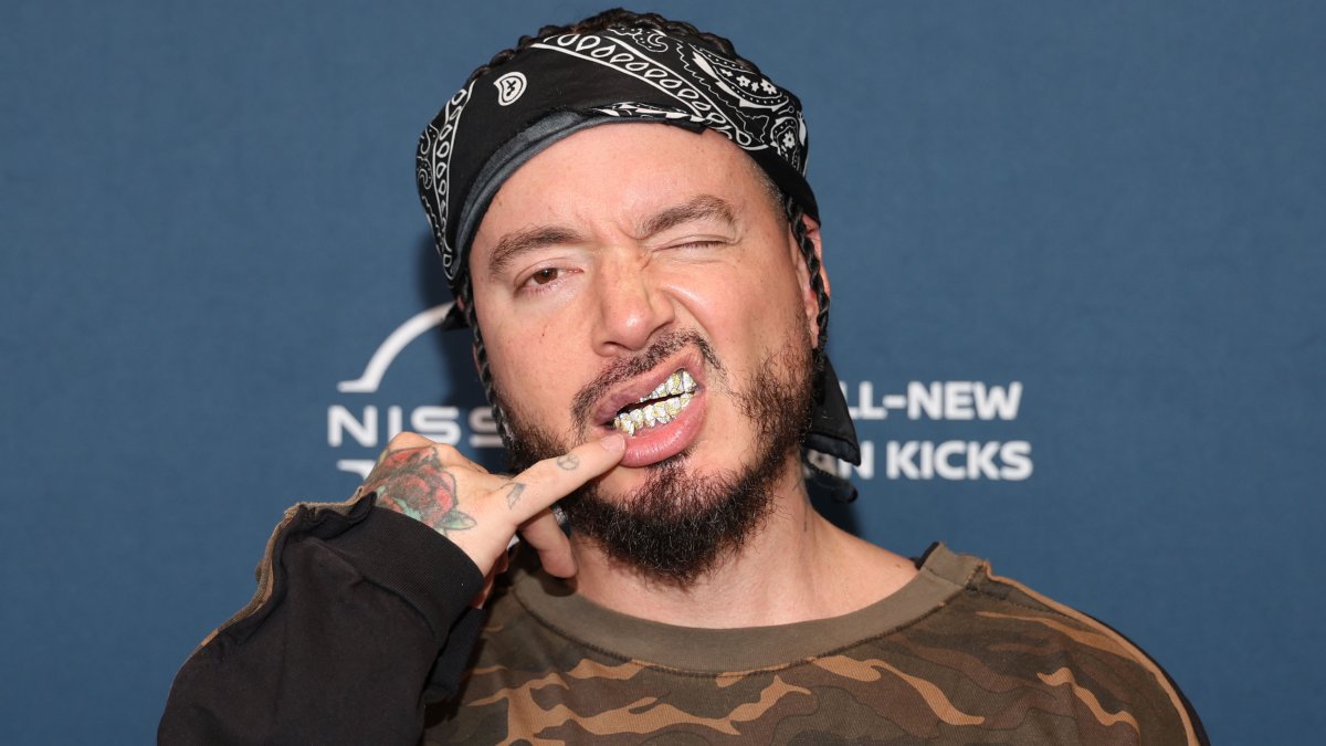J Balvin anuncia la gira “Back to the Rayo” – Telemundo McAllen (40)