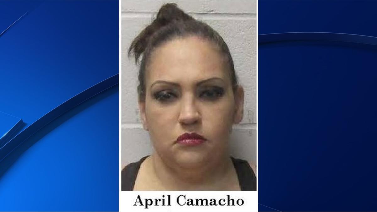 Mujer es arrestada tras cateo en Harlingen por drogas – Telemundo ...