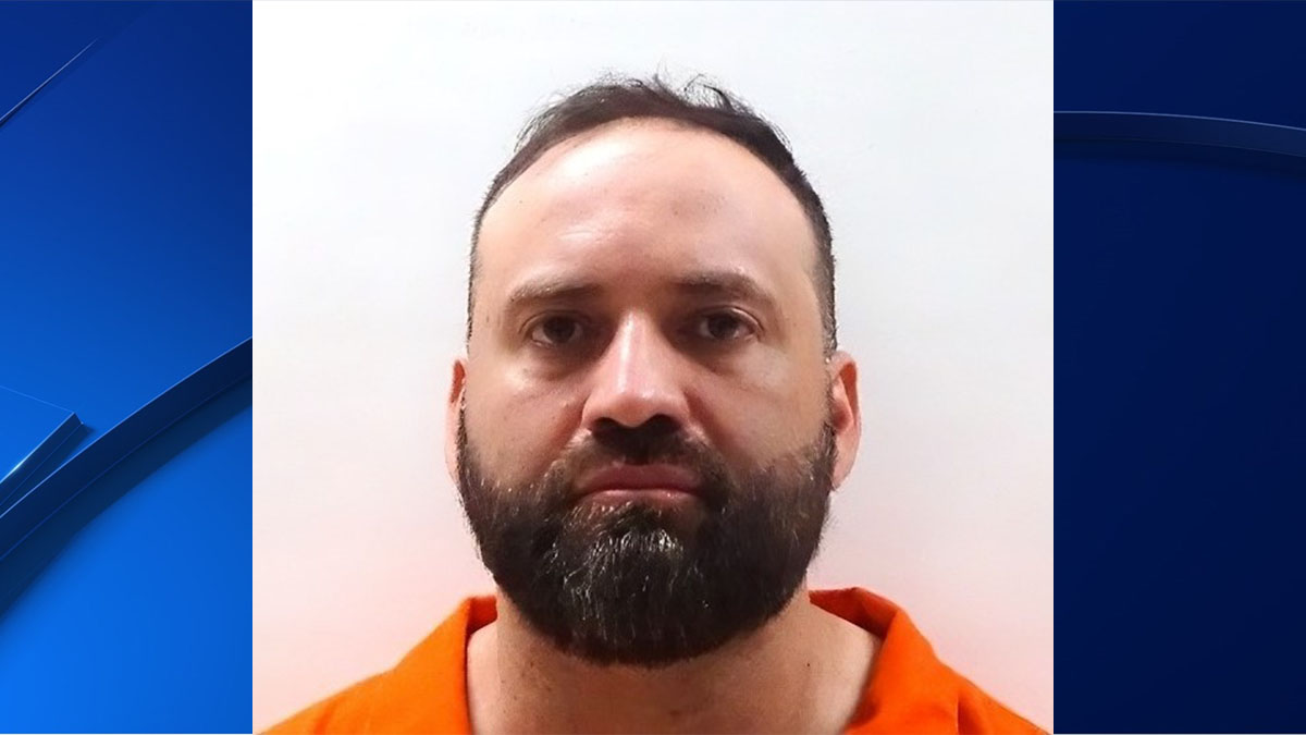 Maestro es arrestado por presunta relación con estudiante – Telemundo ...