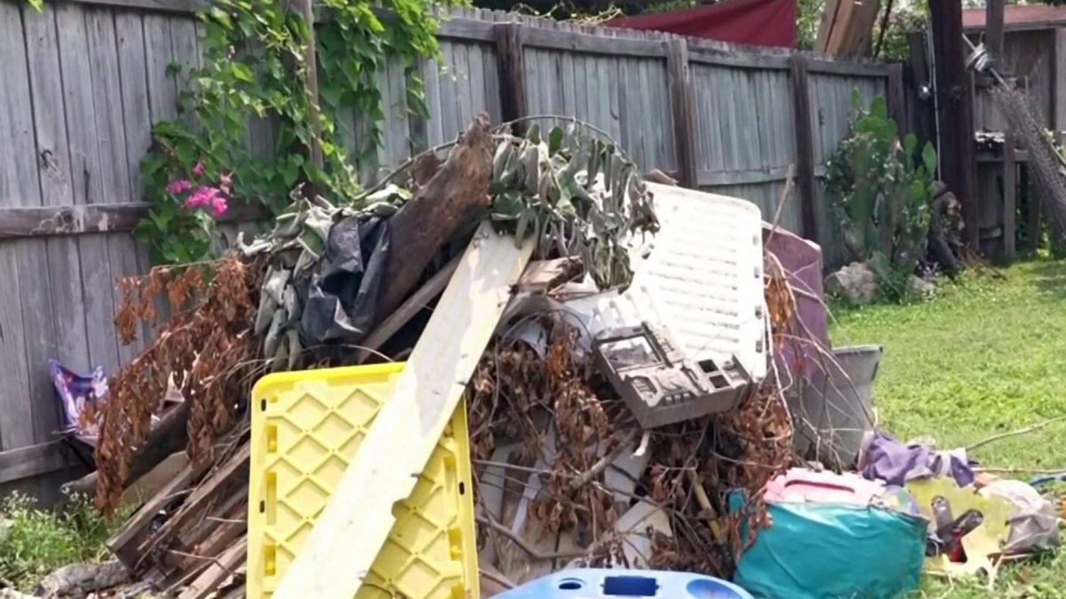 Coloinia de Pharr denuncia basura acumulada y calles deterioradas ...