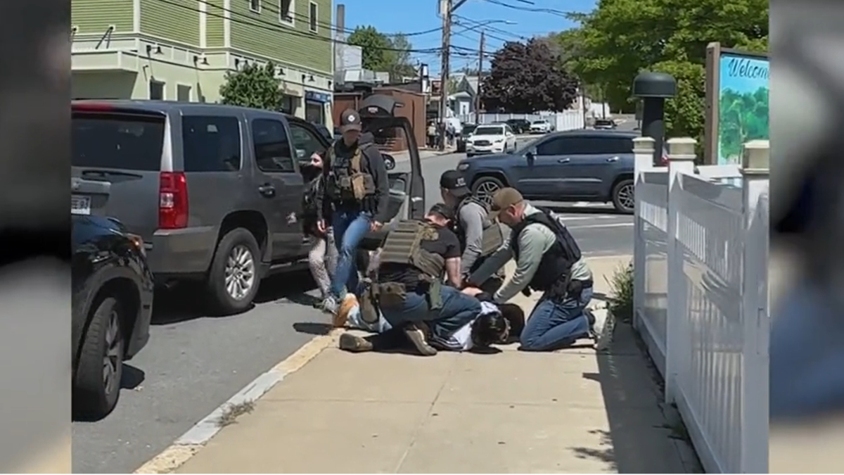 ICE arresta hombre afuera de iglesia en Chelsea, MA – Telemundo McAllen ...