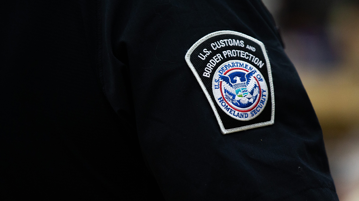 Acusan a supervisor de CBP de albergar a indocumentada en Texas ...