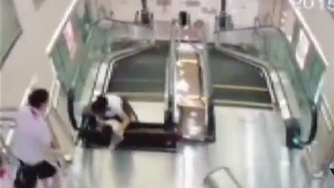 Furia Por Muerte De Mujer En Escalera Eléctrica Telemundo 40